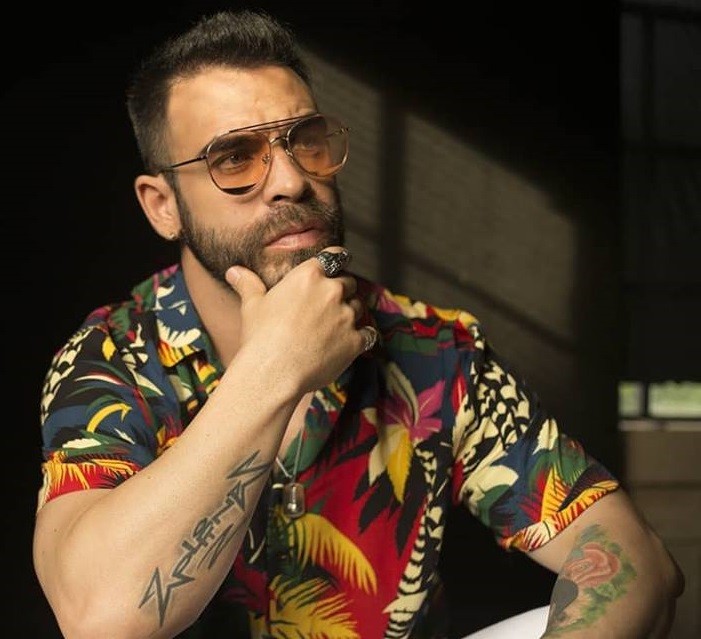 Letra de Escápate Conmigo (Remix) - Wolfine (Feat. Ñejo)