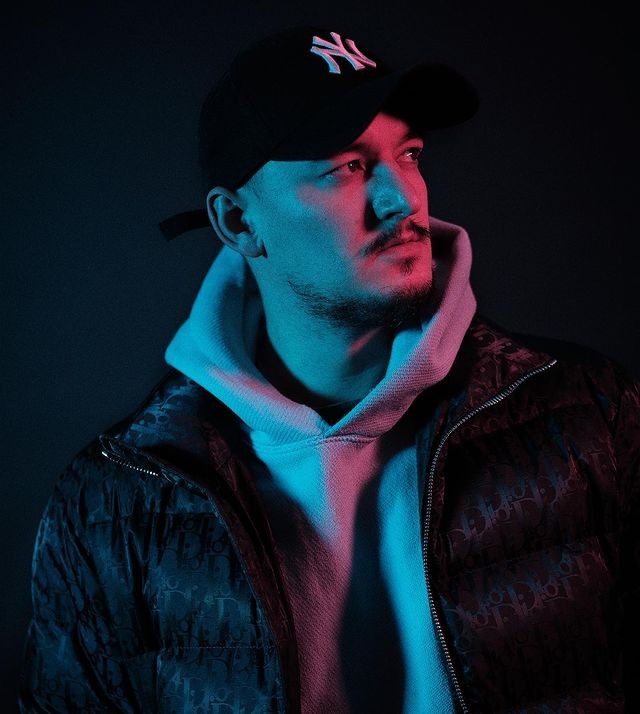Überfall - Songtext - Montez | LETRASBOOM.COM