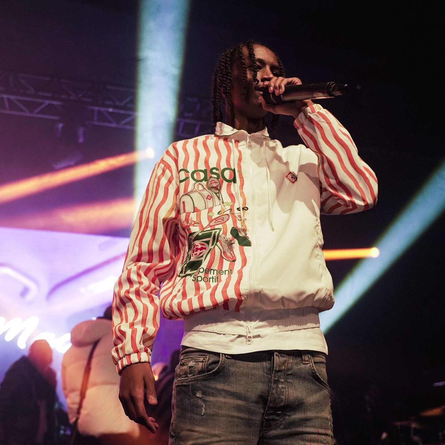 Icons & Streets - Lyrics - Lil Macks | LETRASBOOM.COM