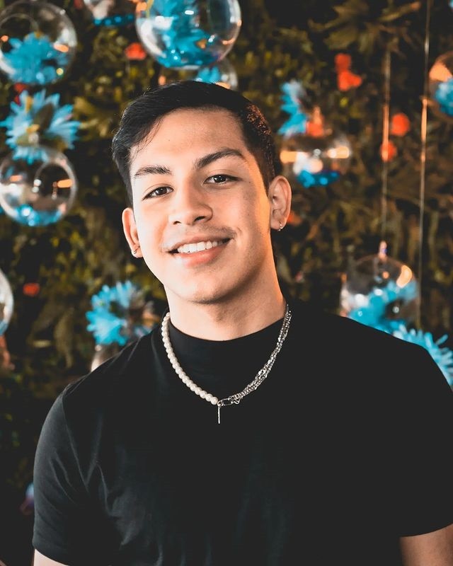 Letras de canciones de Alexis Fernández Lirycs